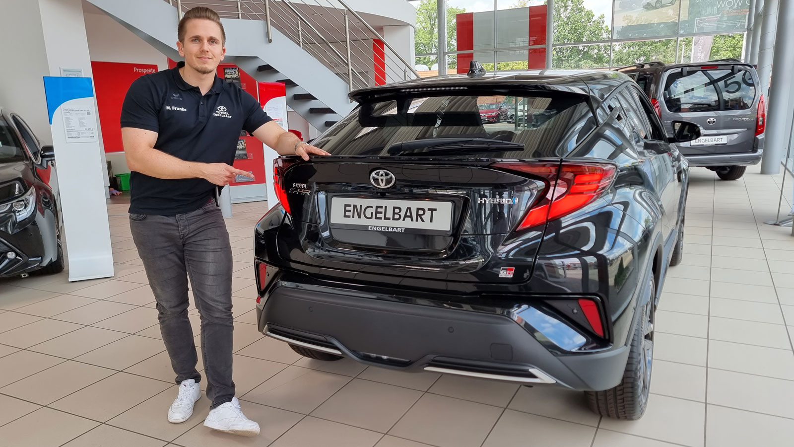 Der Toyota C-HR Hybrid Team Deutschland im Autohaus Engelbart